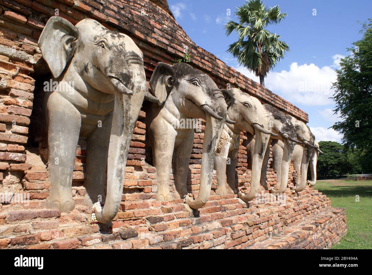 White elephants hi-res stock photography and images - Alamy