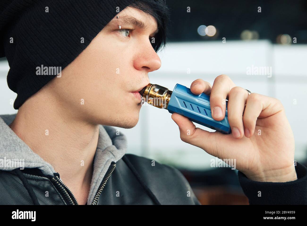 Person with beany hi-res stock photography and images - Alamy