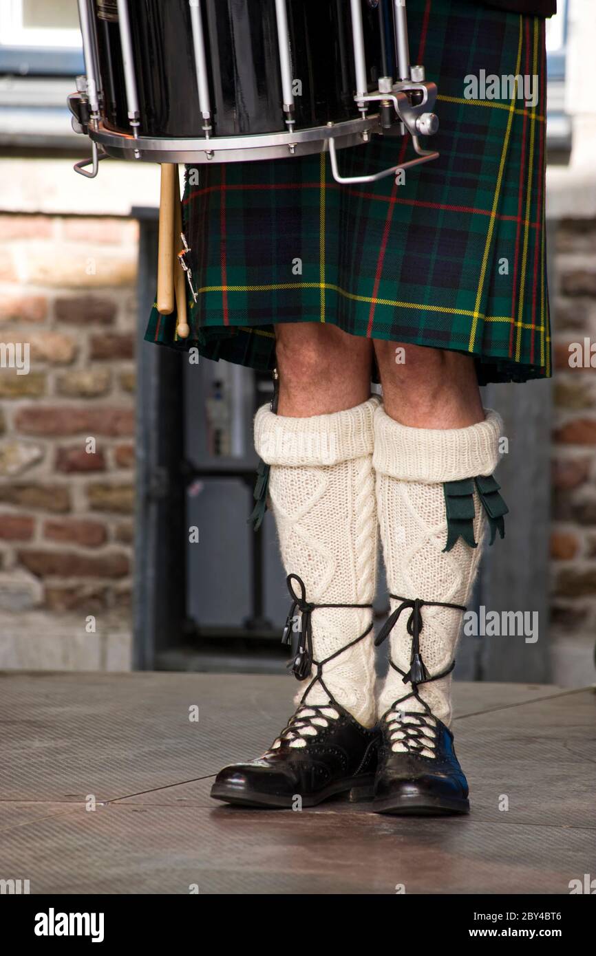 legs of scottish drummer in traditional clothing Stock Photo - Alamy