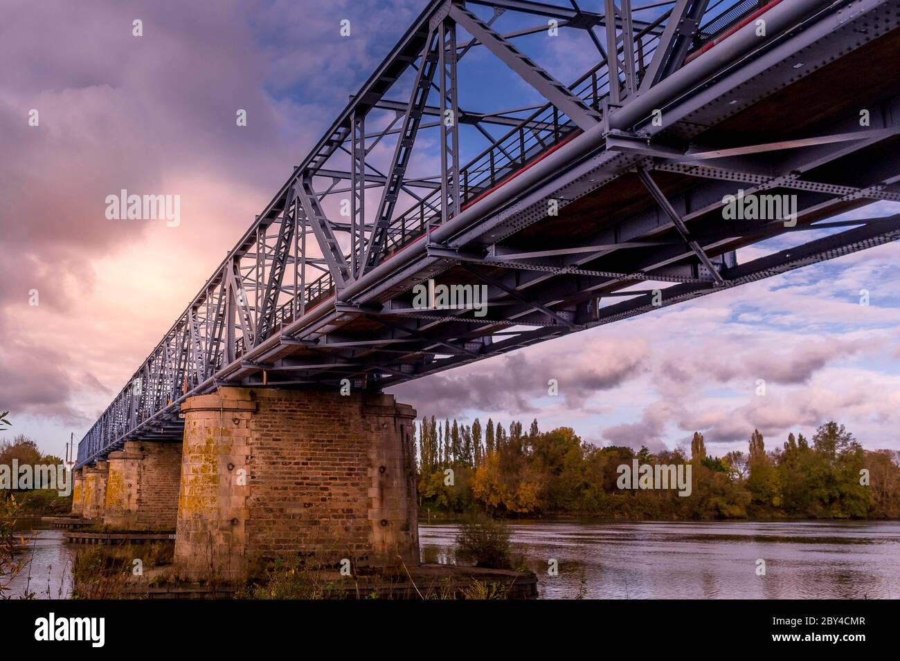 Ancien bridge hi-res stock photography and images - Alamy
