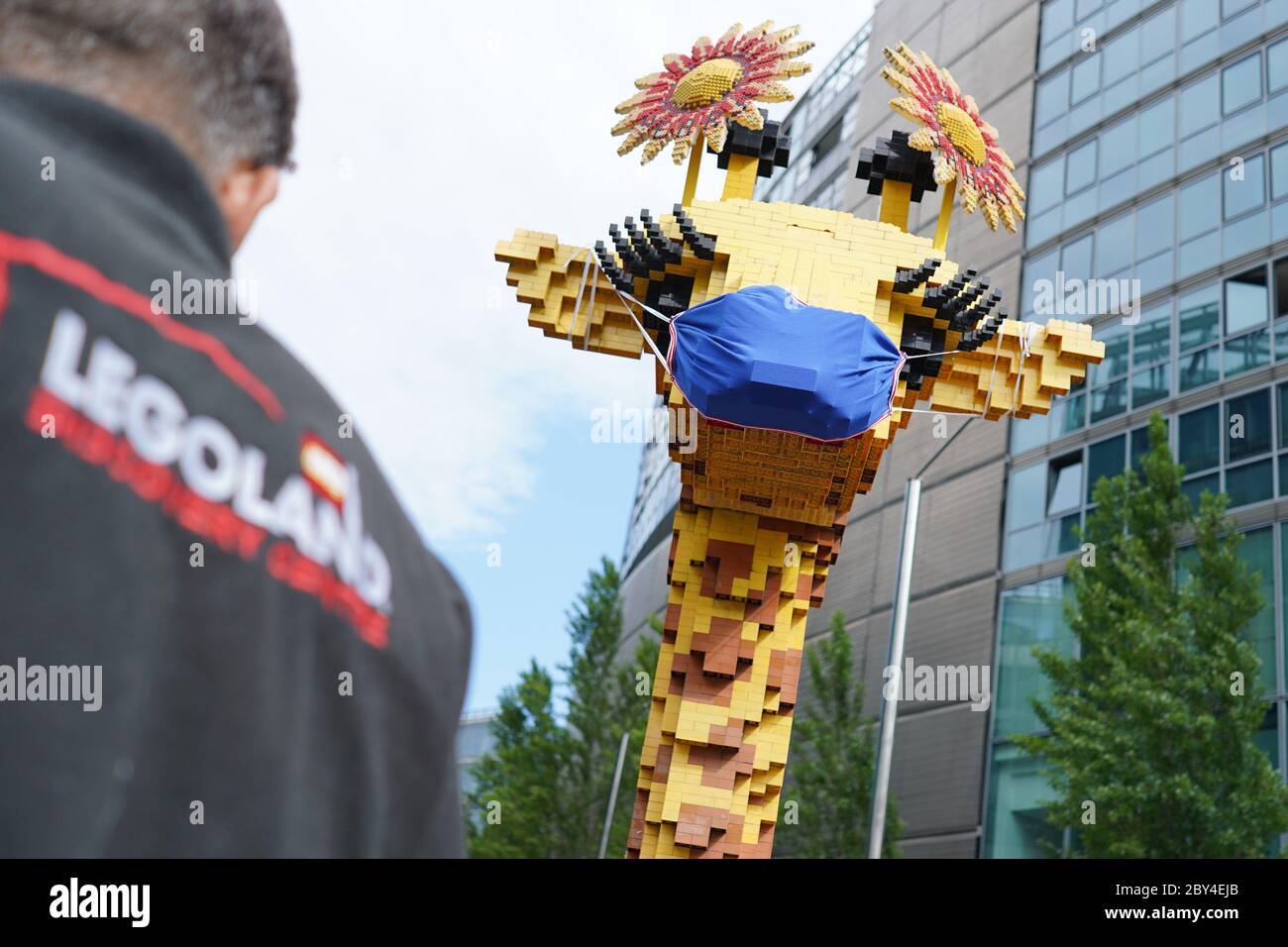 Giraffe made of lego bricks hi-res stock photography and images - Alamy