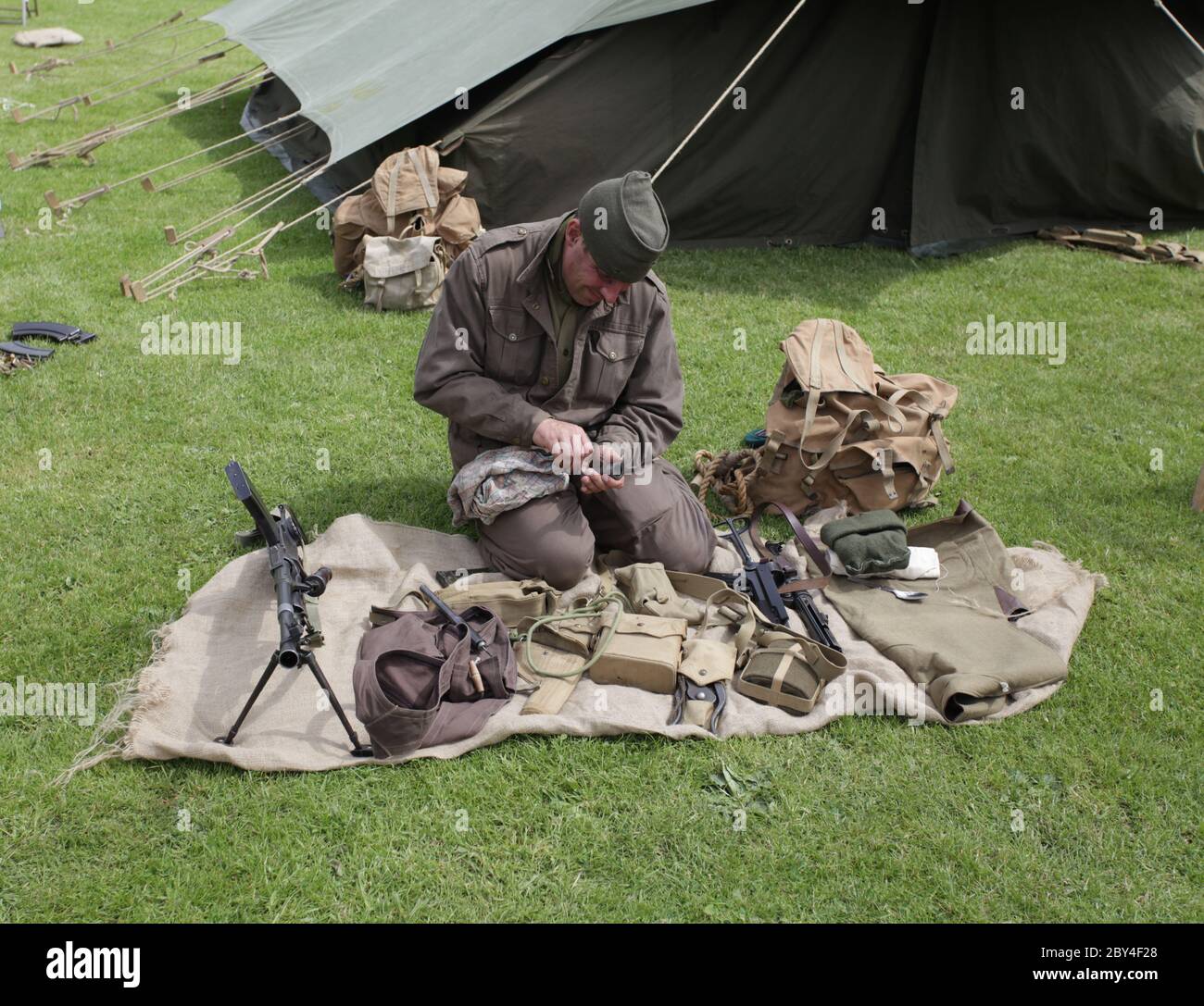 Army camp uk ww2 hi-res stock photography and images - Alamy