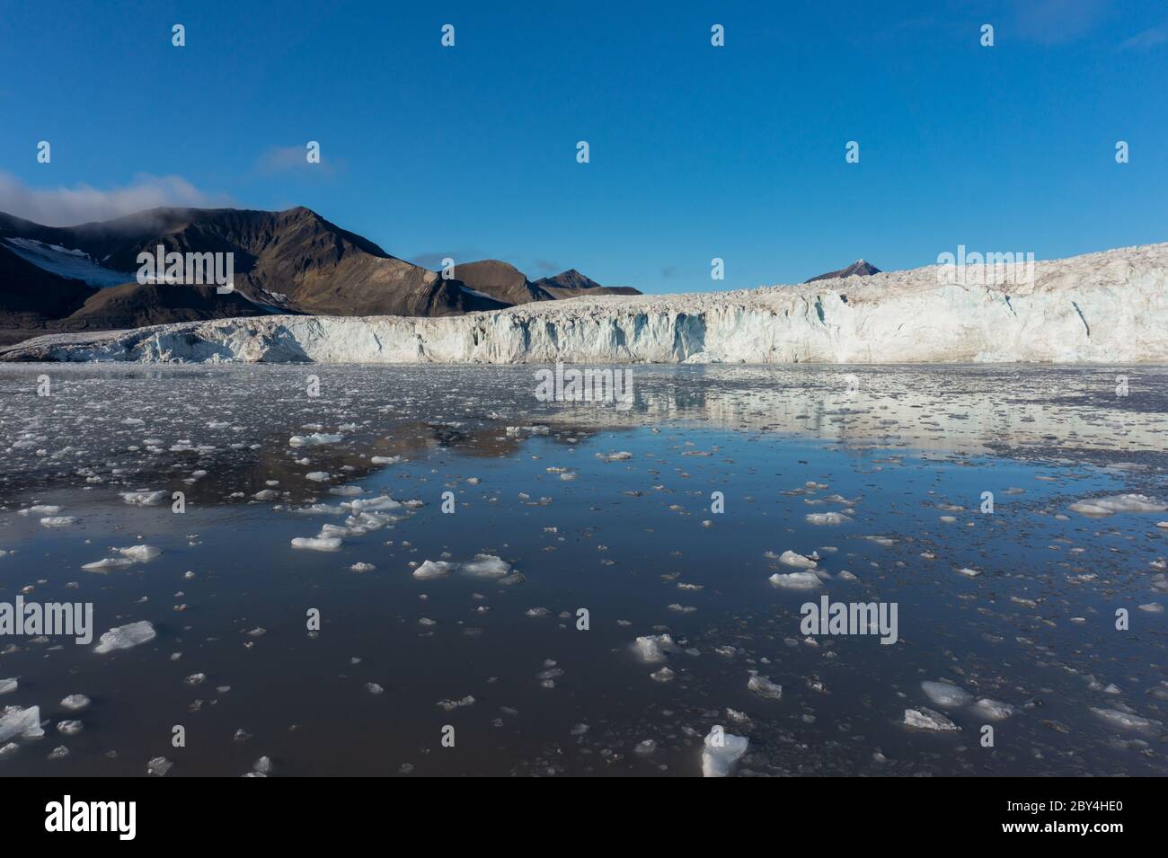 Calvings hi-res stock photography and images - Alamy