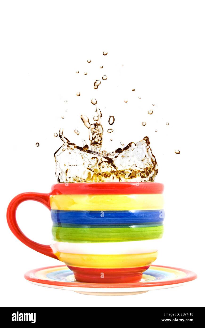 color cup and splash of tea isolated on white Stock Photo - Alamy