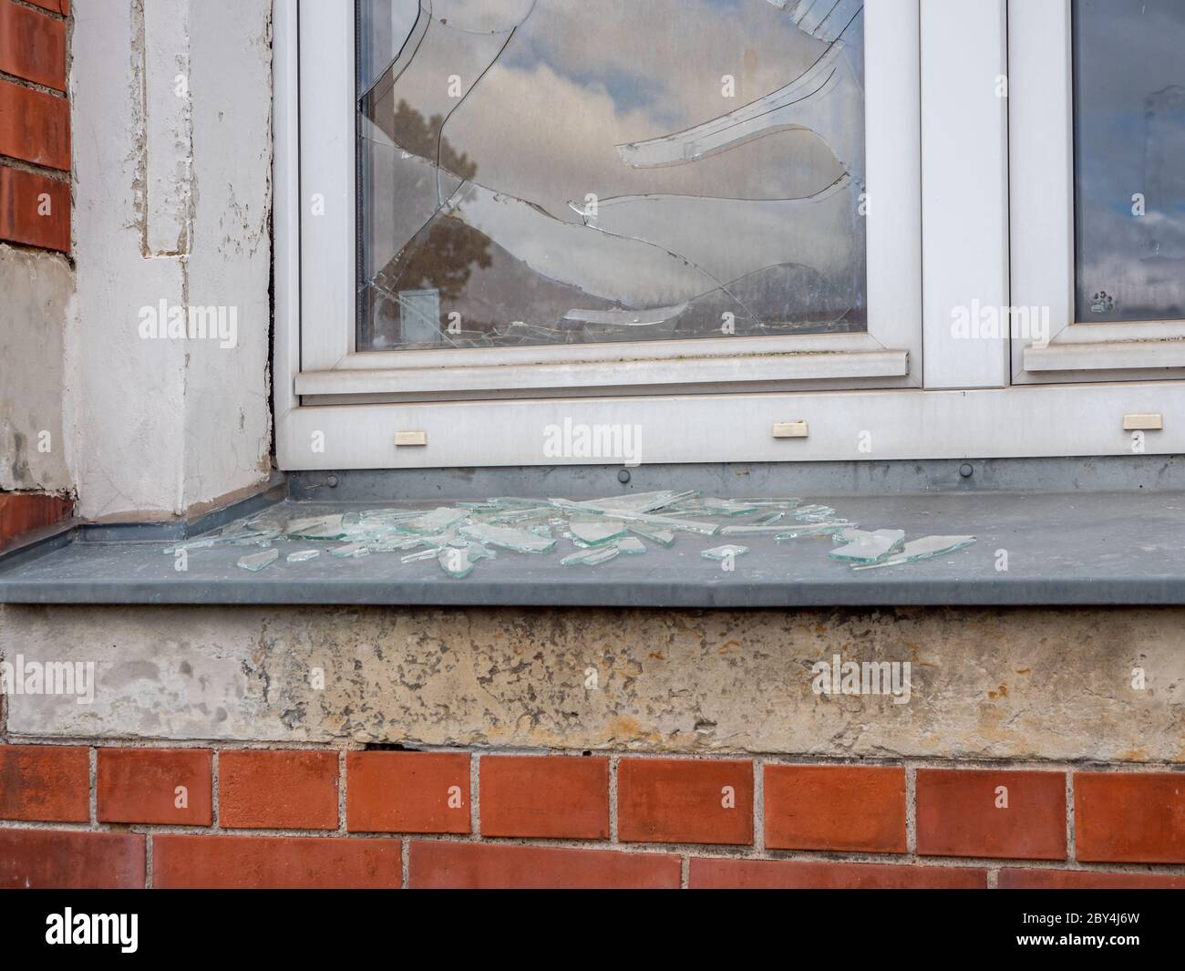 Broken window after a break-in Stock Photo - Alamy