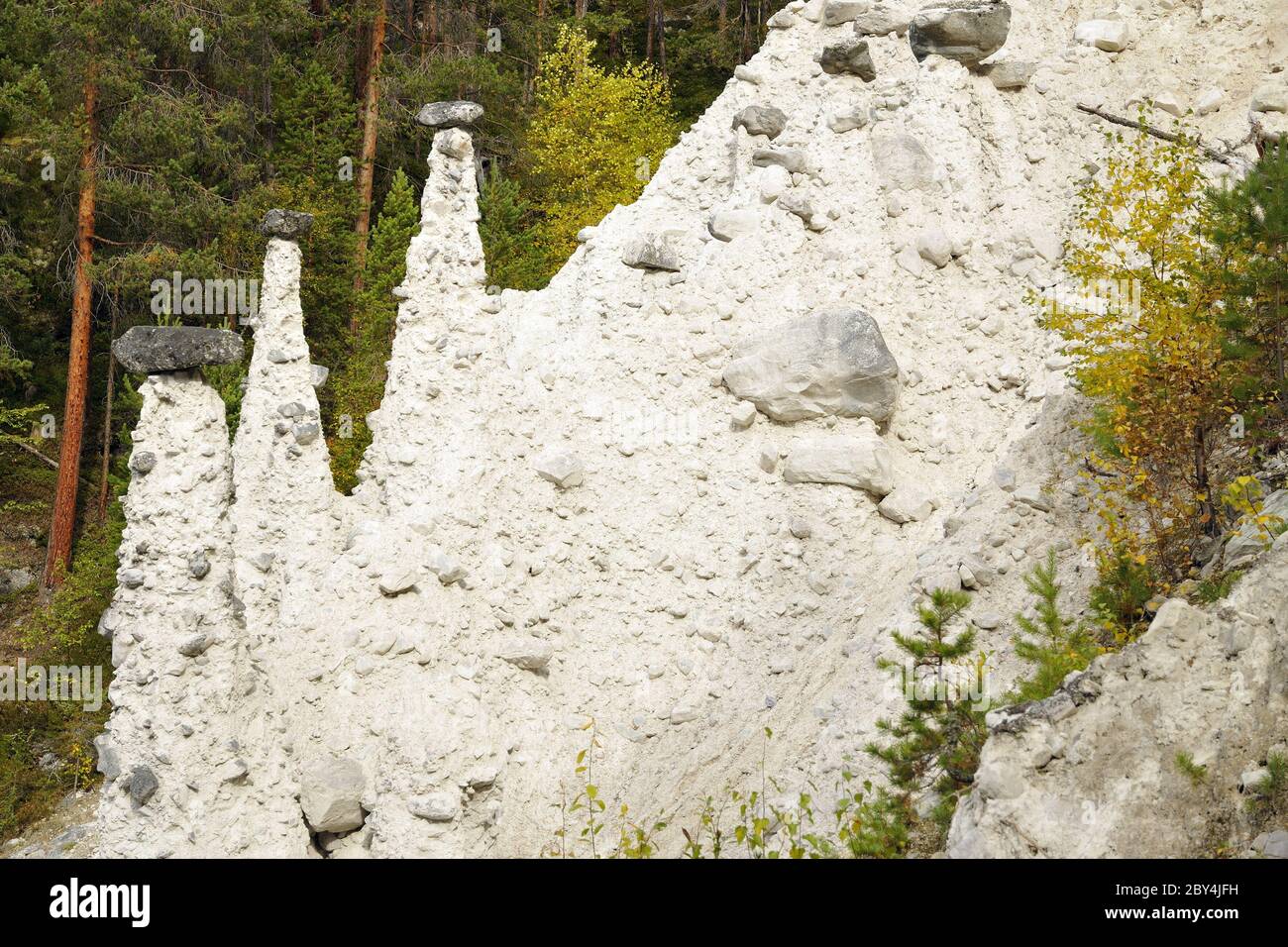 White priest hi-res stock photography and images - Alamy