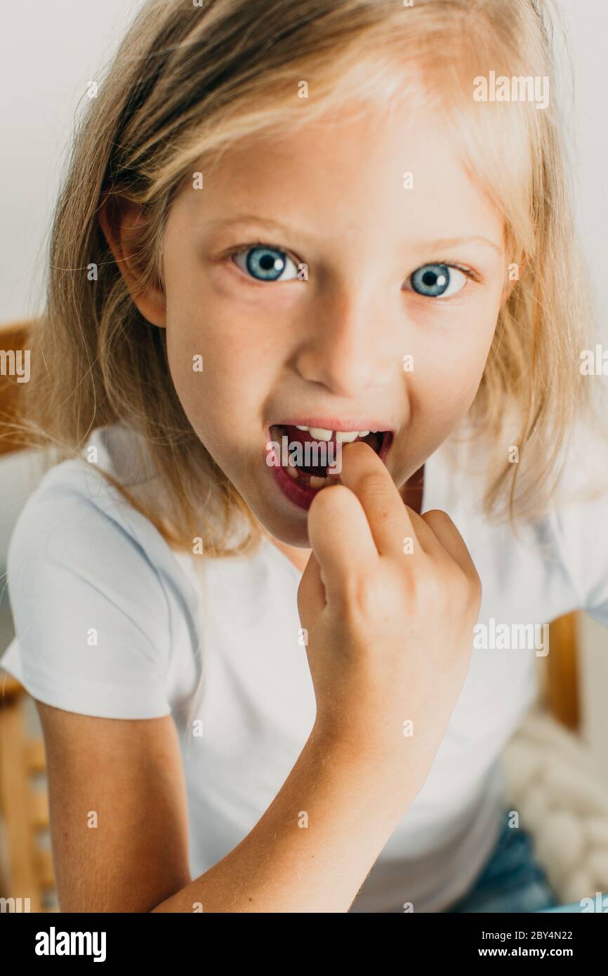 Person missing teeth hi-res stock photography and images - Alamy