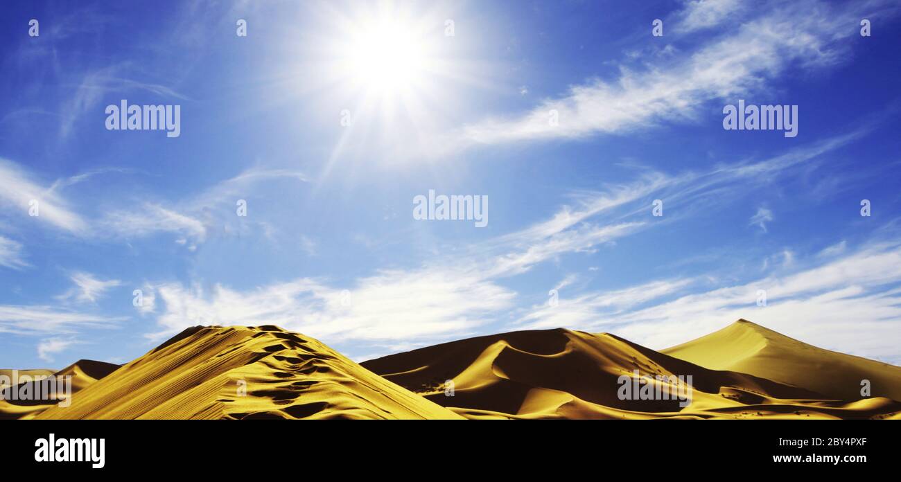 Hot desert sun and sand dunes landscape Stock Photo - Alamy