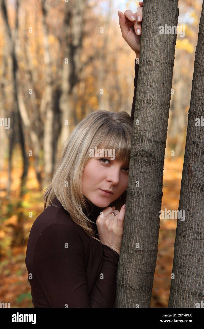beautiful young girl near tree Stock Photo - Alamy