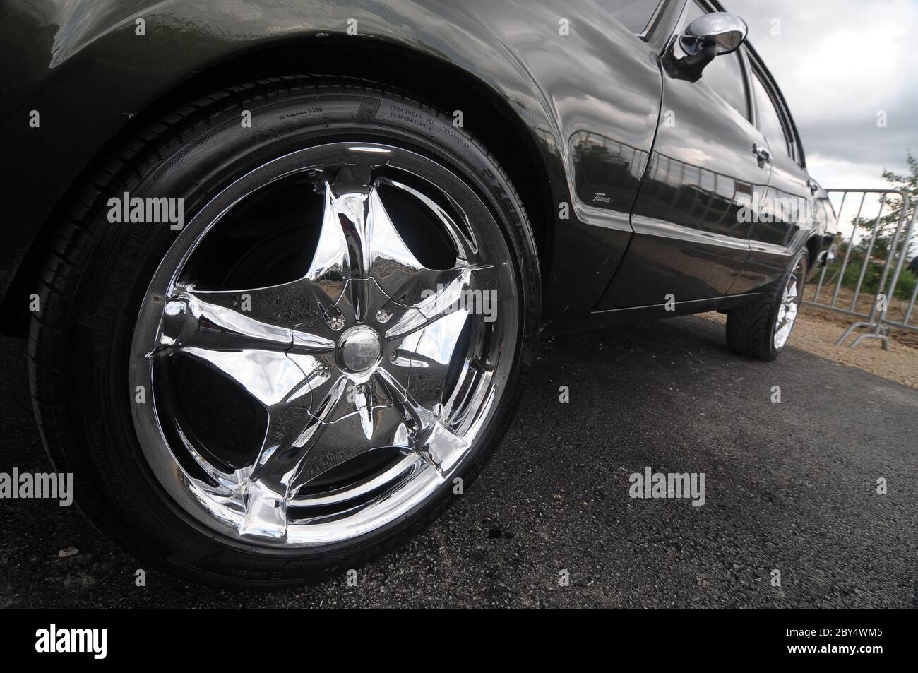 racing sport car wheel Stock Photo - Alamy