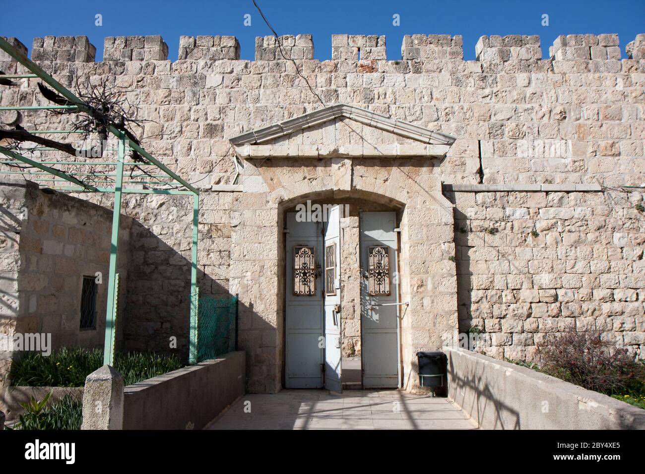 An open gate in old city of Jerusalem Stock Photo - Alamy