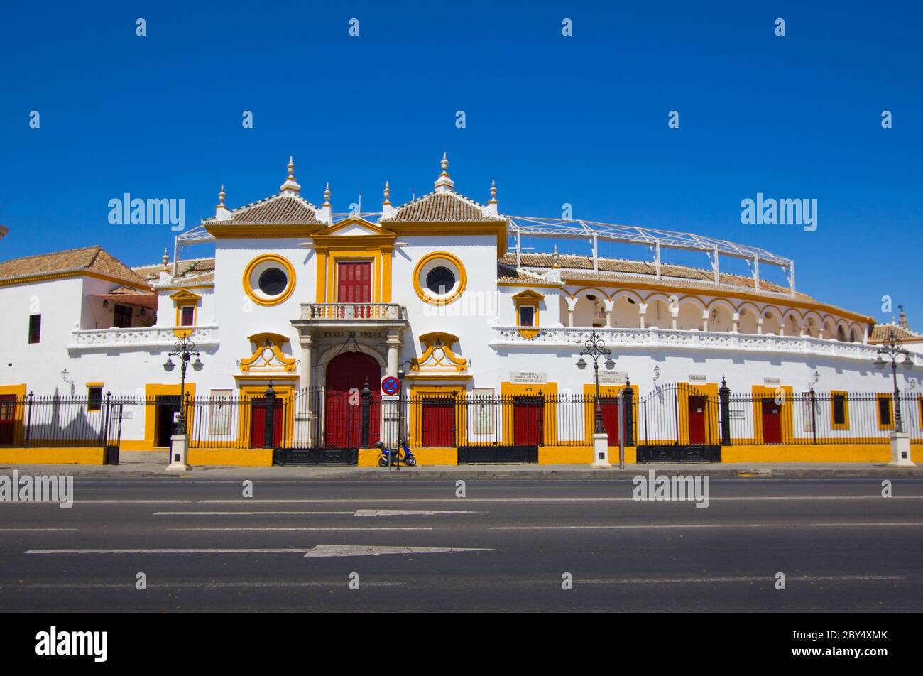 Bull arena hi-res stock photography and images - Alamy