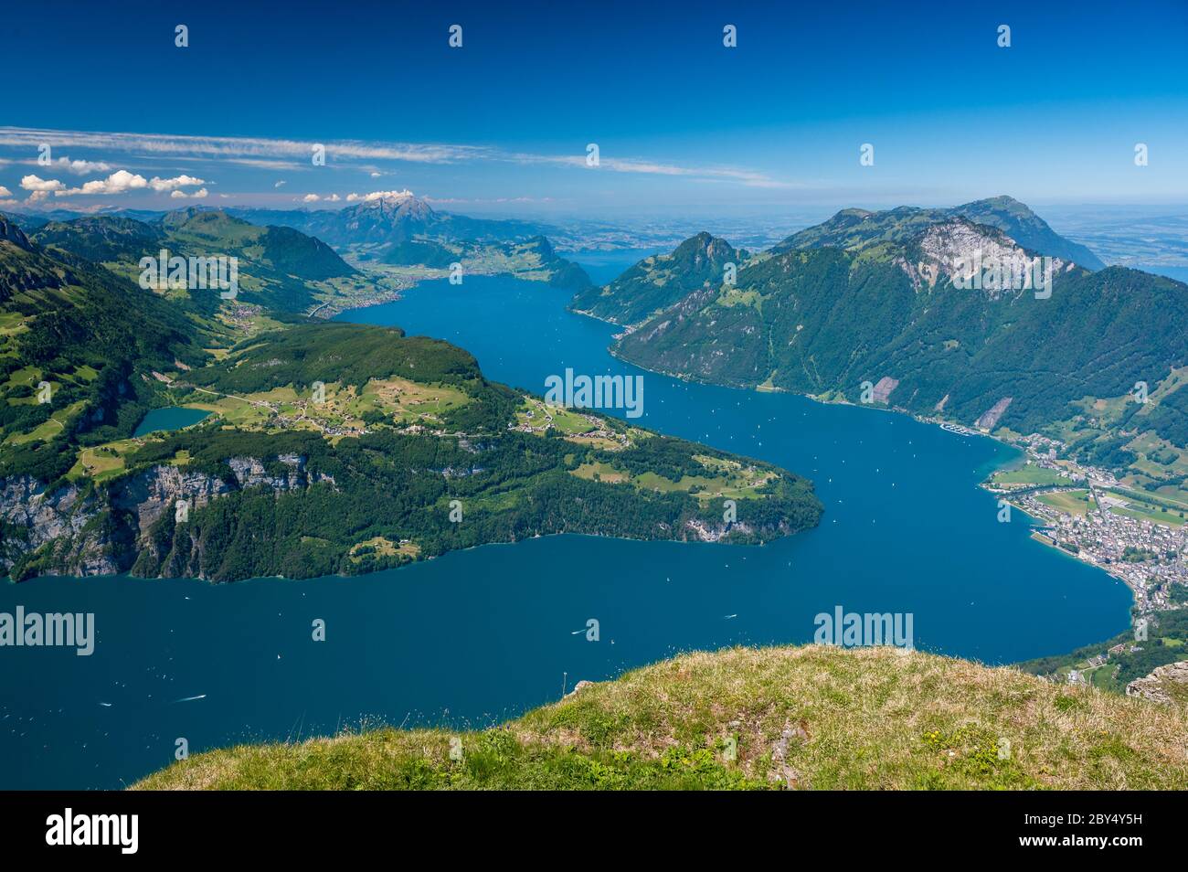 Aussicht vom Fronalpstock über den Vierwaldstättersee und Urnersee in ...