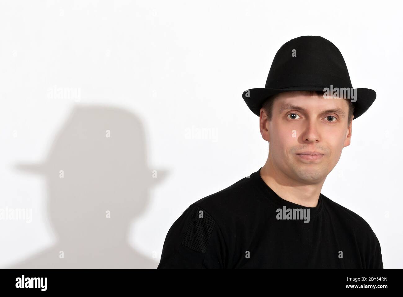 Man, fedora hat, silhouette hi-res stock photography and images - Alamy
