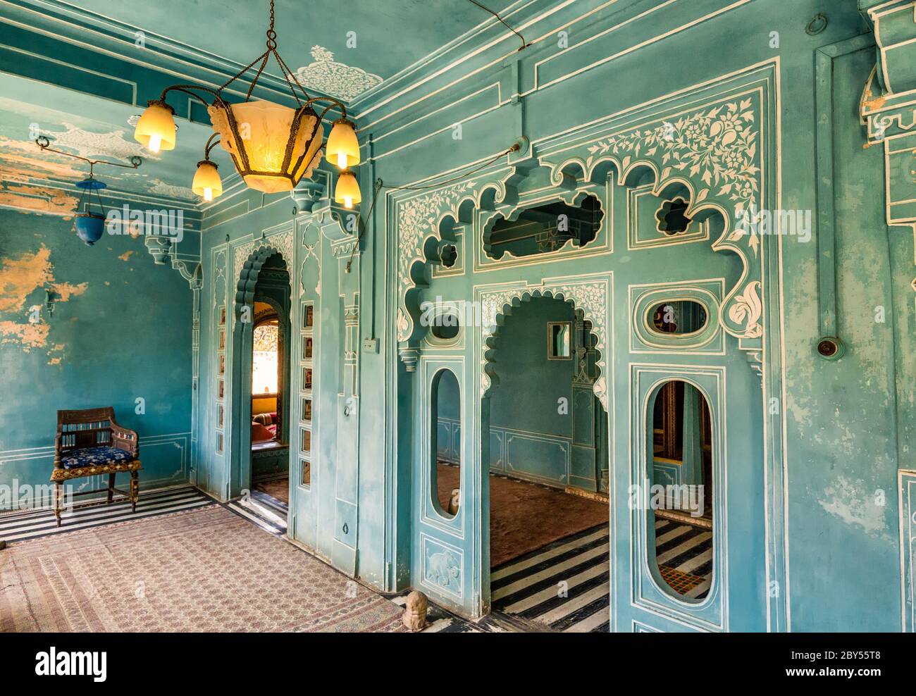 Green wall India at Udaipur castle courtyard, India Stock Photo - Alamy