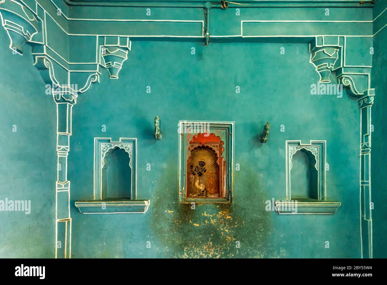 Green wall with nishes at Udaipur, India Stock Photo - Alamy