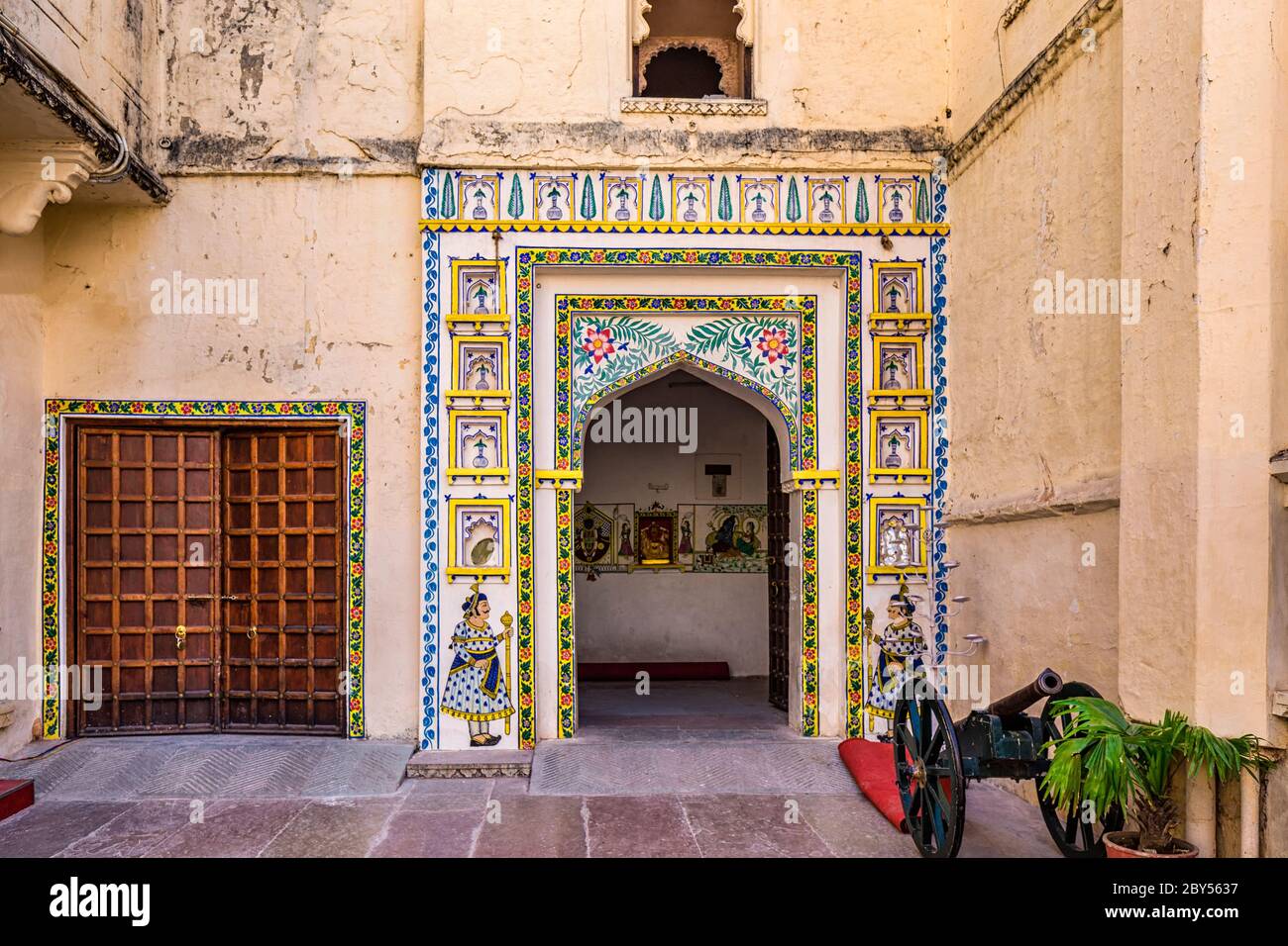 Colorful gate at Udaipur castle courtyard, India Stock Photo - Alamy