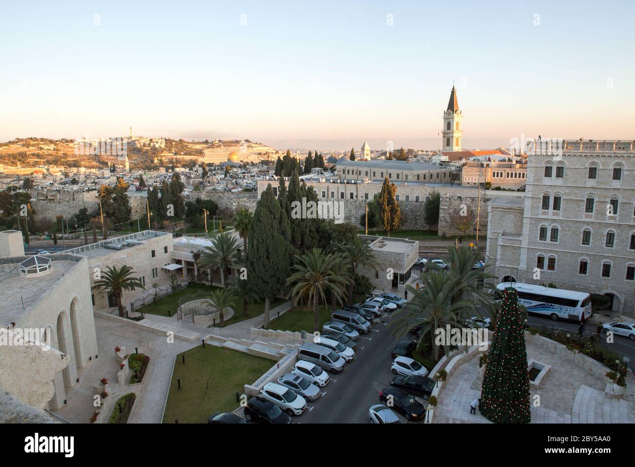 Old city aerial view on sunset from Notre Dame of Jerusalem Center ...