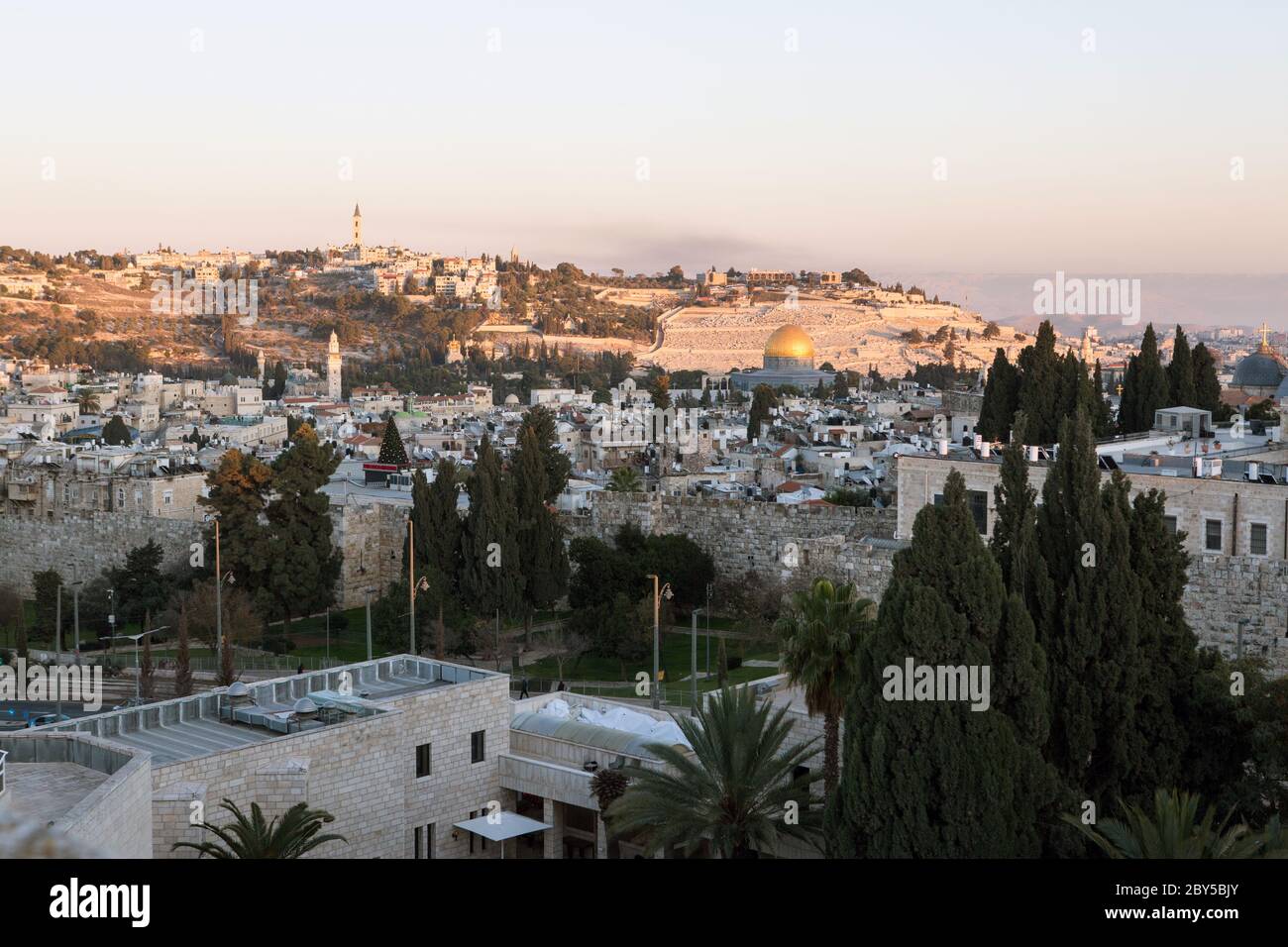 Temple mountain in Jerusalem - old city aerial view on sunset Stock ...