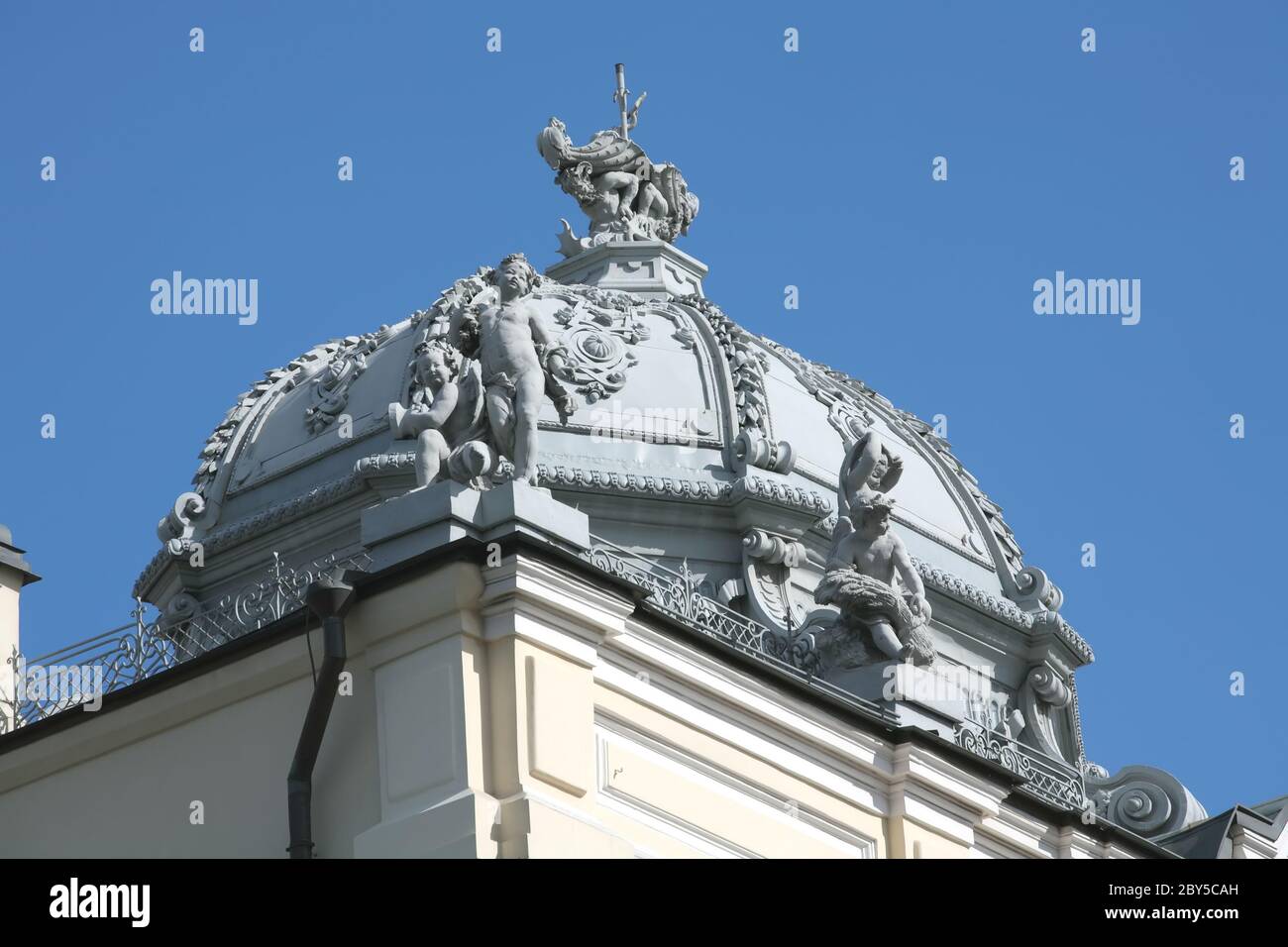 Rococo style of architecture hi-res stock photography and images - Alamy