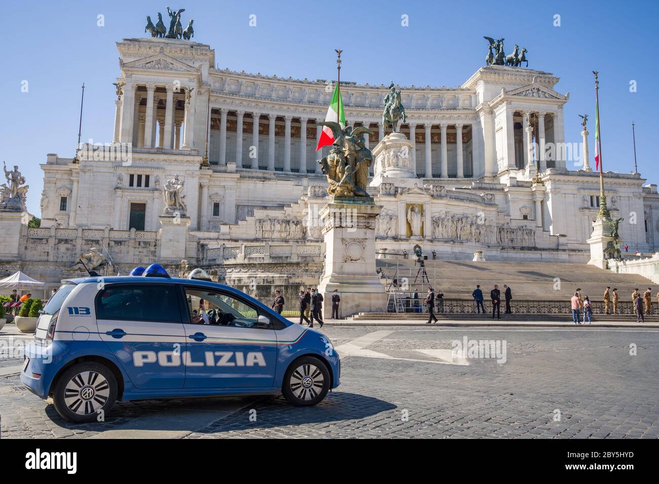 Italian carabinieri police car with National Monument to Victor ...