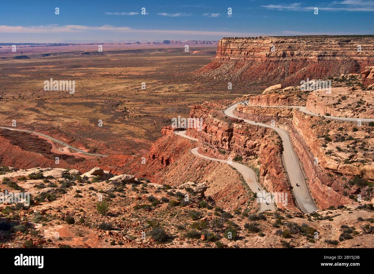 Moki Dugway (Highway 261) hairpin bends at Cedar Mesa, over Valley of ...