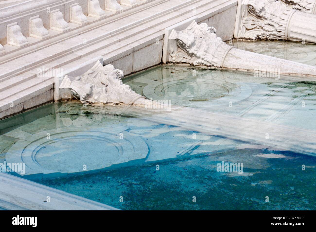 Classic monument hi-res stock photography and images - Alamy