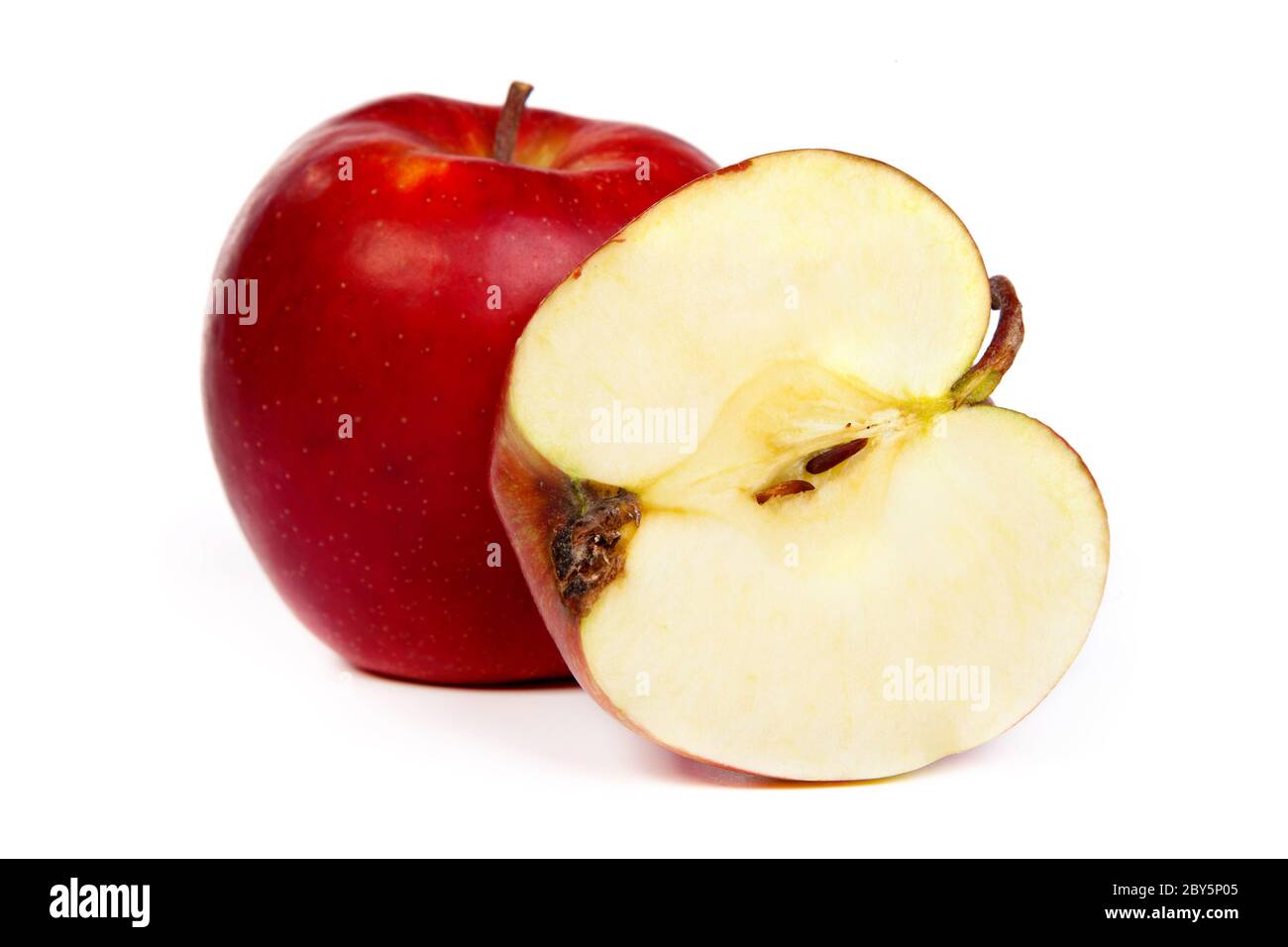 Cross section of red apple, showing pips, and core Stock Photo - Alamy