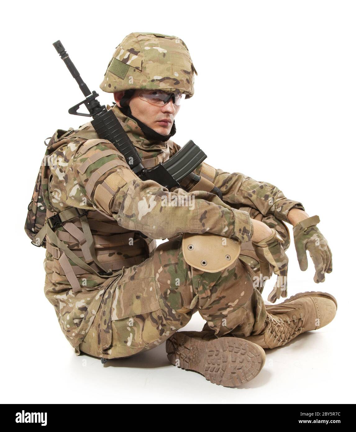 Modern soldier with rifle Stock Photo - Alamy