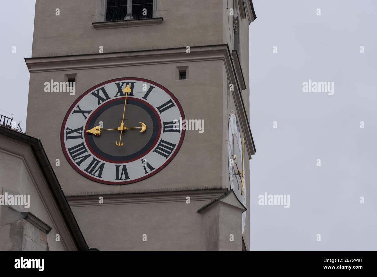 Nine o clock hi-res stock photography and images - Alamy