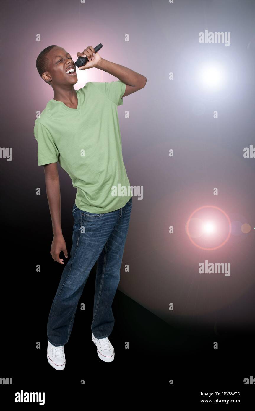 Teenage pop singer hi-res stock photography and images - Alamy