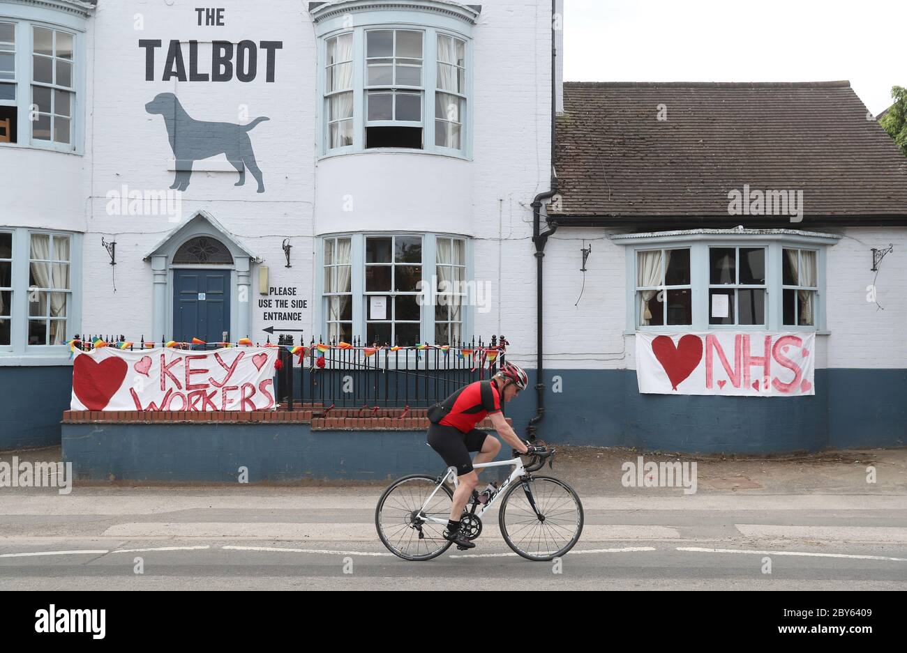 Nhs support signs talbot pub hi-res stock photography and images - Alamy