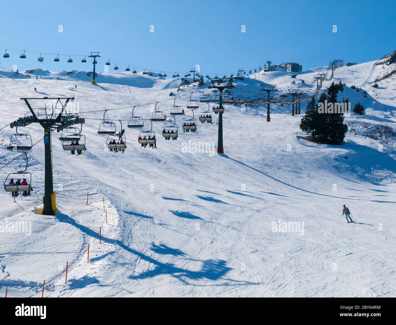 Blue sky alpine hi-res stock photography and images - Alamy