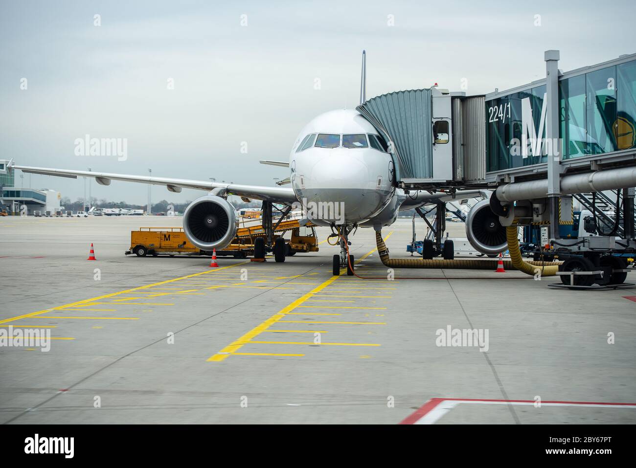 Munich,Germany-November 3,2018: Ground Crews prepare a Lufthansa jet ...