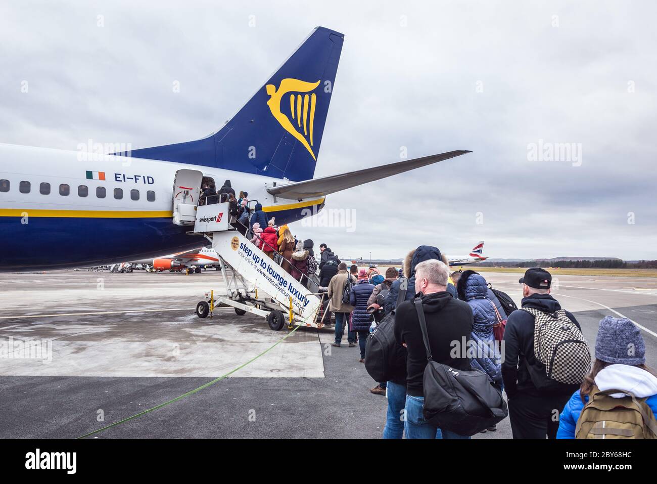 737 8as ryanair hi-res stock photography and images - Alamy