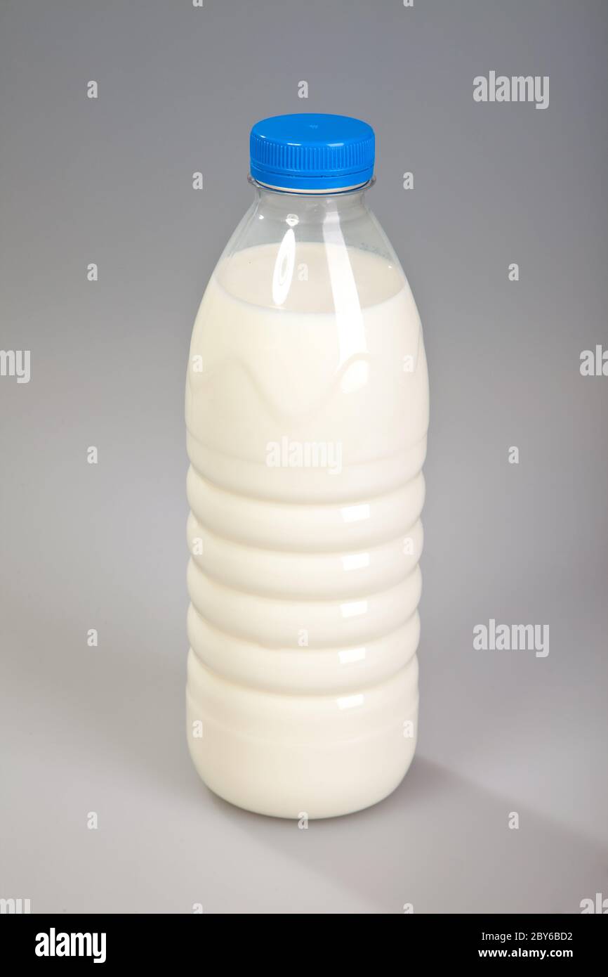 Traditional milk bottle skimmed milk hi-res stock photography and ...