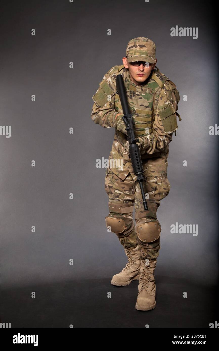 Soldier with rifle Stock Photo - Alamy
