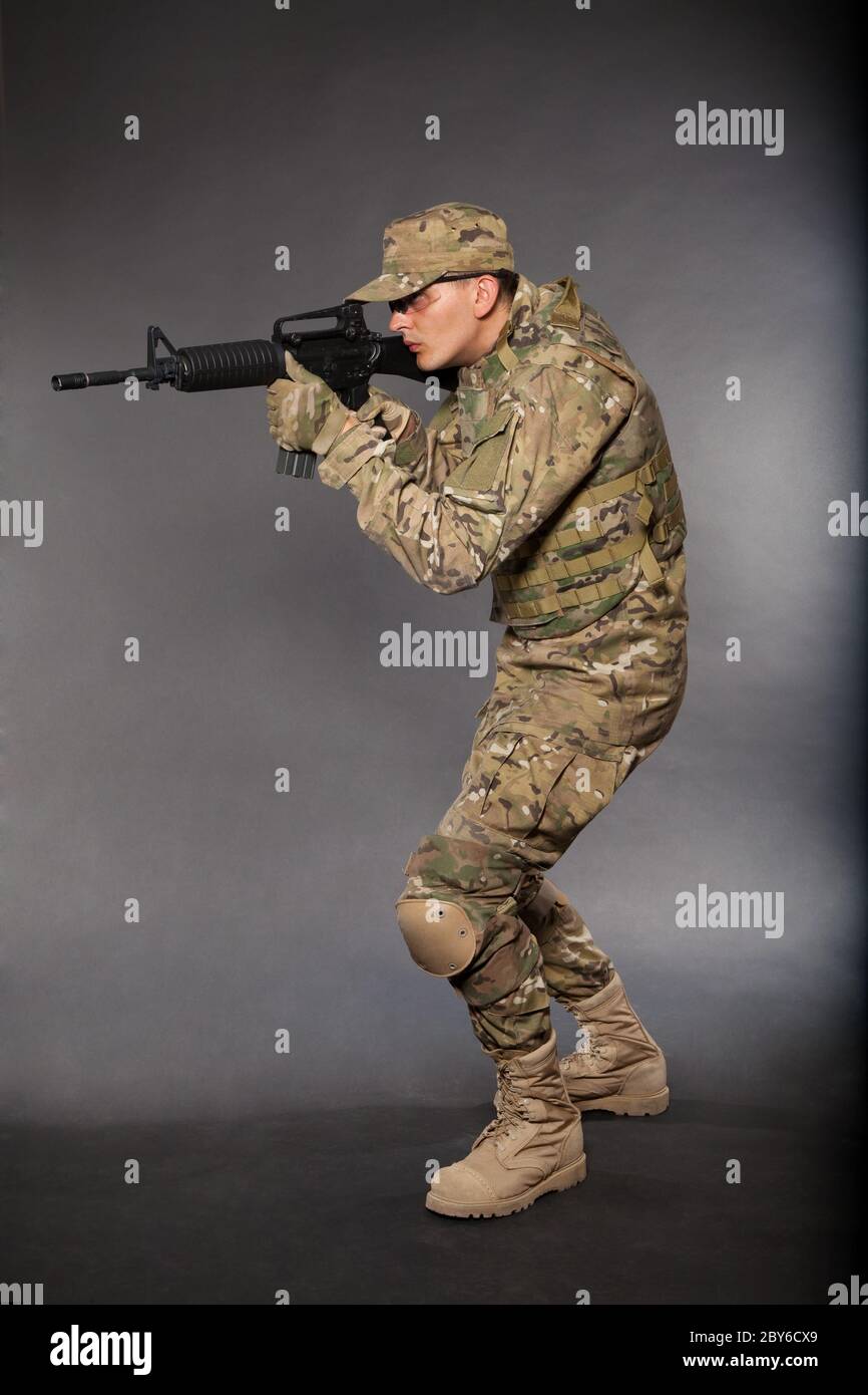 Soldier with rifle Stock Photo - Alamy