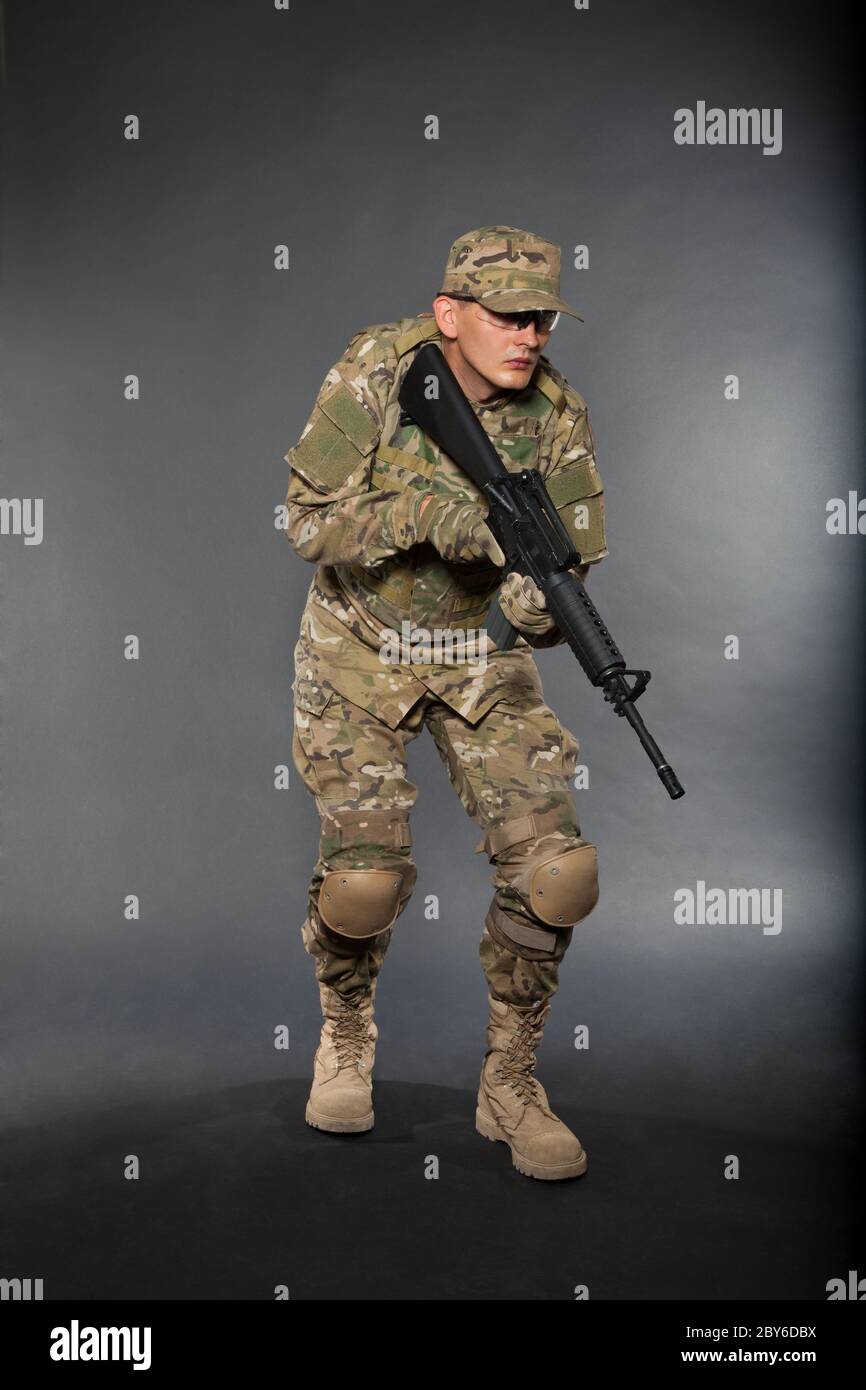 Soldier with rifle Stock Photo - Alamy