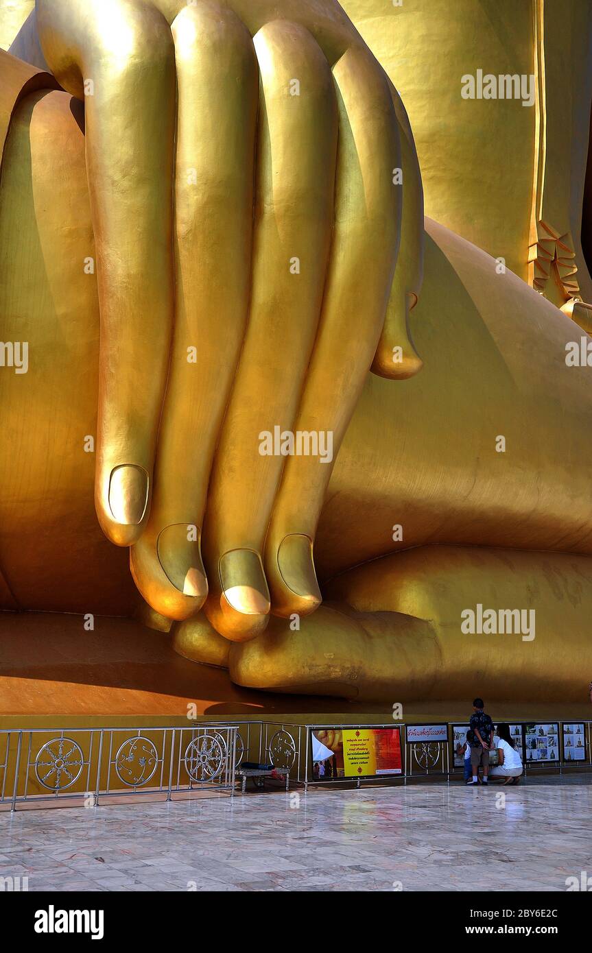 Buddhist monk wallpaper hi-res stock photography and images - Alamy