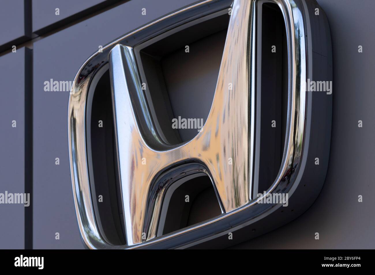 Honda dealership signs hi-res stock photography and images - Alamy