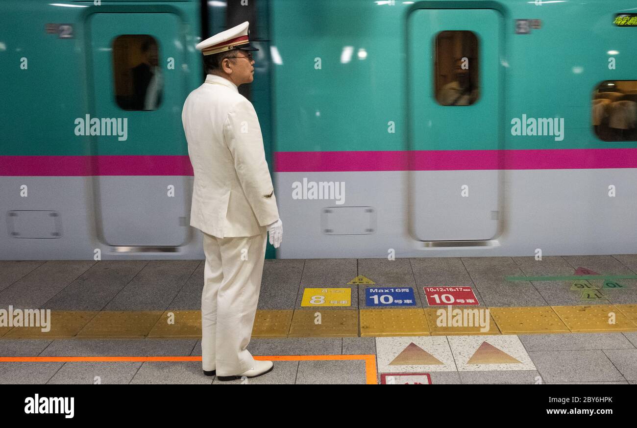 Shinkansen uniform hi-res stock photography and images - Alamy