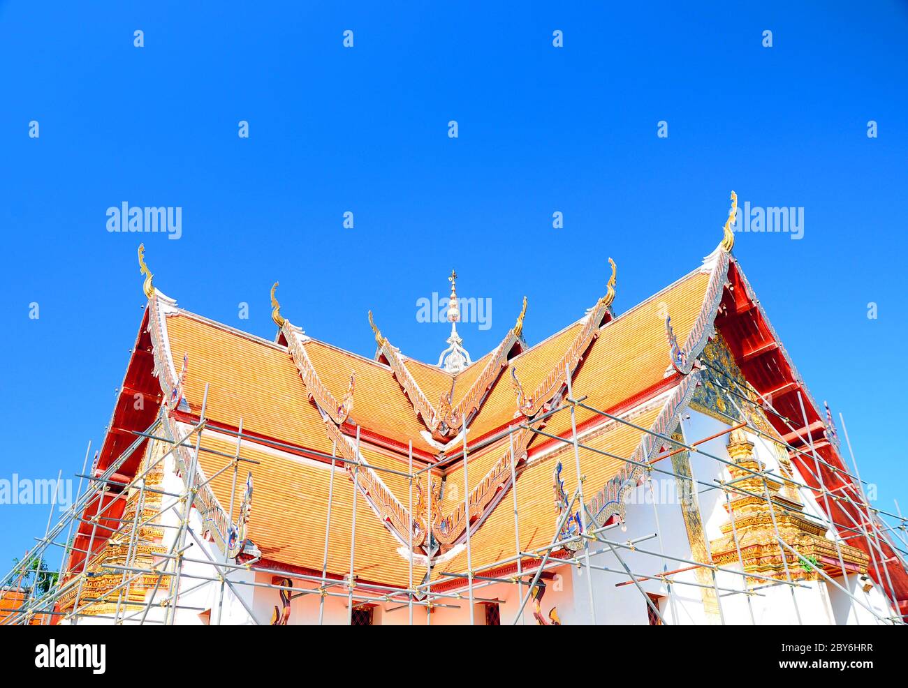 Buddhist roof hi-res stock photography and images - Alamy