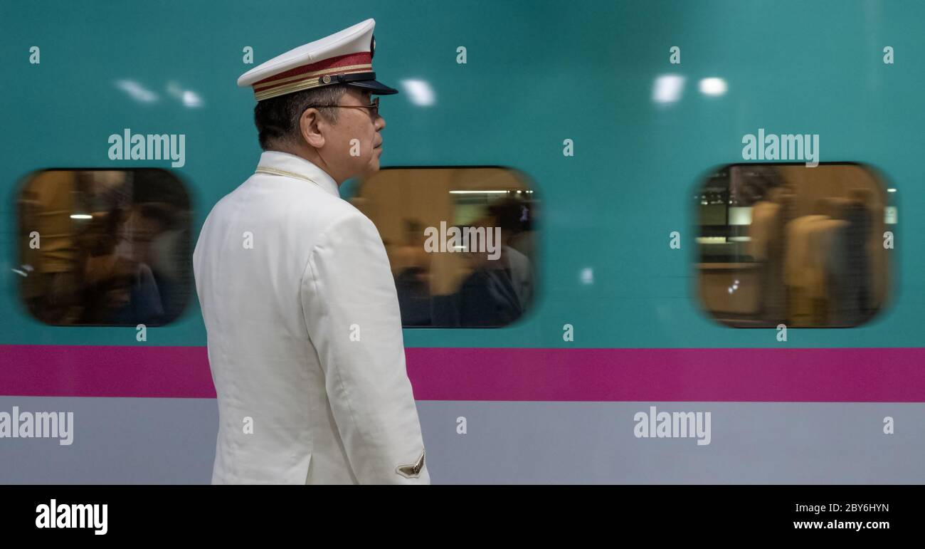 Station master conductor at Shinkanse platform terminal in Tokyo ...
