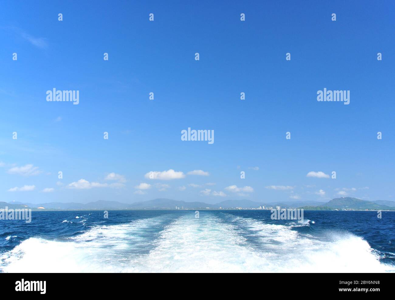 cruise ship wake or trail in the ocean Stock Photo - Alamy