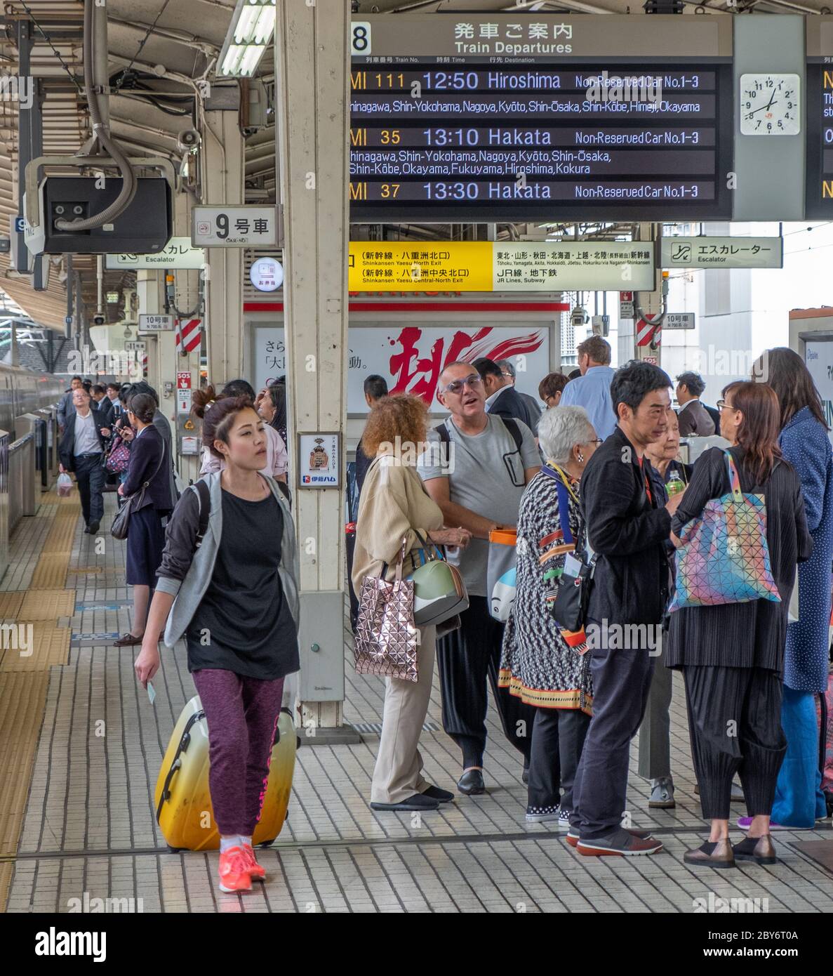 Passengers at Tokyo Railway Station platform, Tokyo, Japan Stock Photo ...
