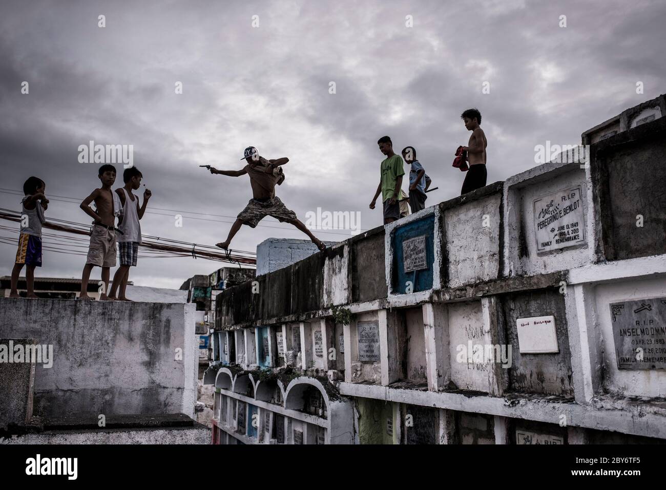 Navotas cemetery hi-res stock photography and images - Alamy
