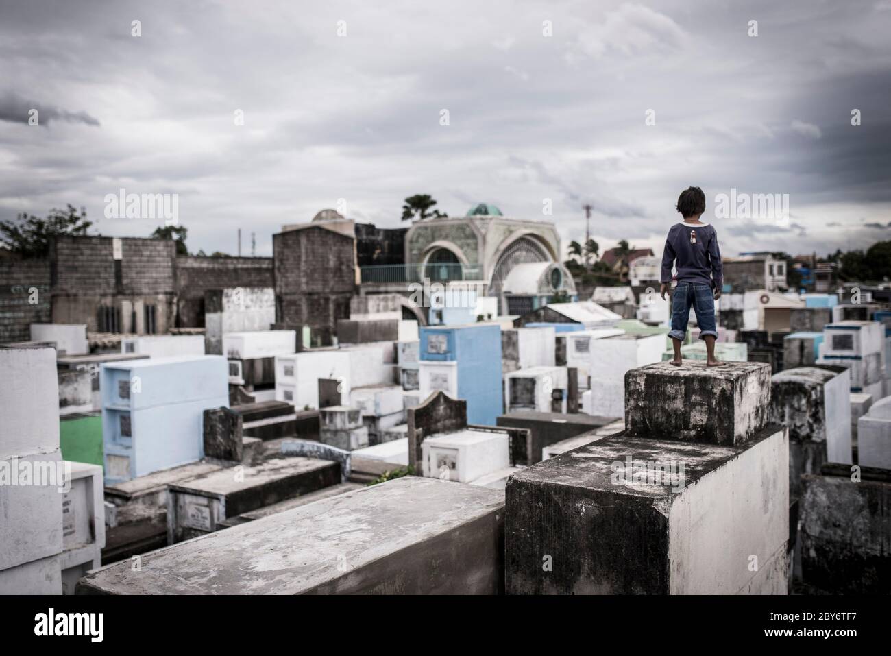 Reportage cemetery hi-res stock photography and images - Alamy