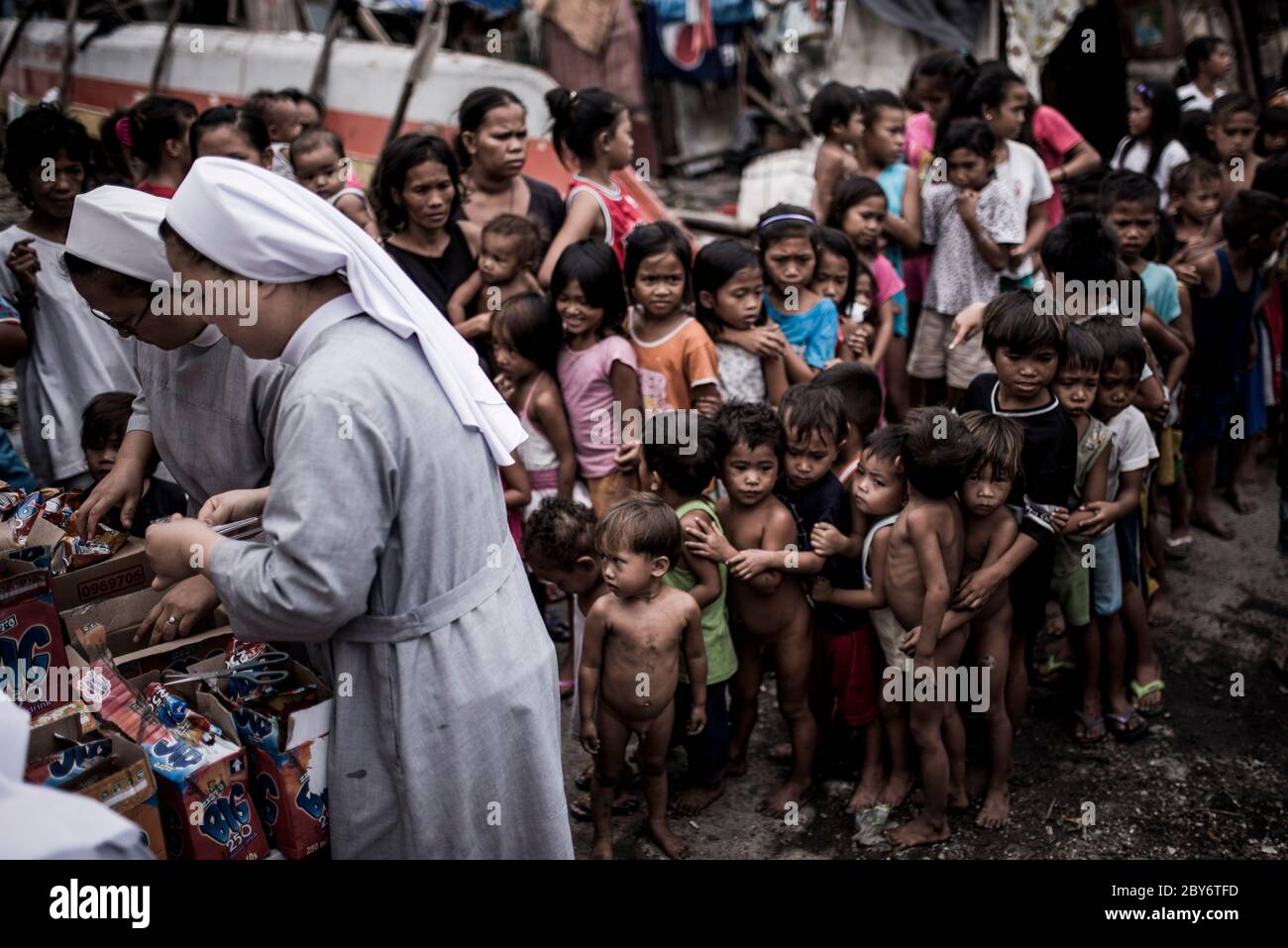 Nuns share some food as a weekly charity action at Navotas cemetery in ...