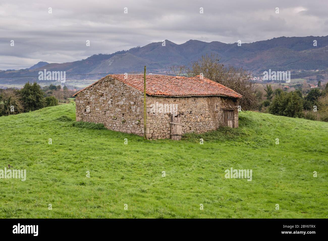 Colunga barn hi-res stock photography and images - Alamy